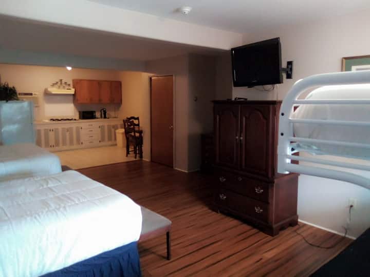 Family Room Deluxe - Saratoga Springs, NY