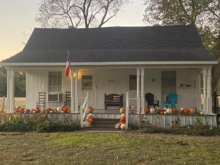 New Frontier Country Cottage In Corsicana - Corsicana, TX