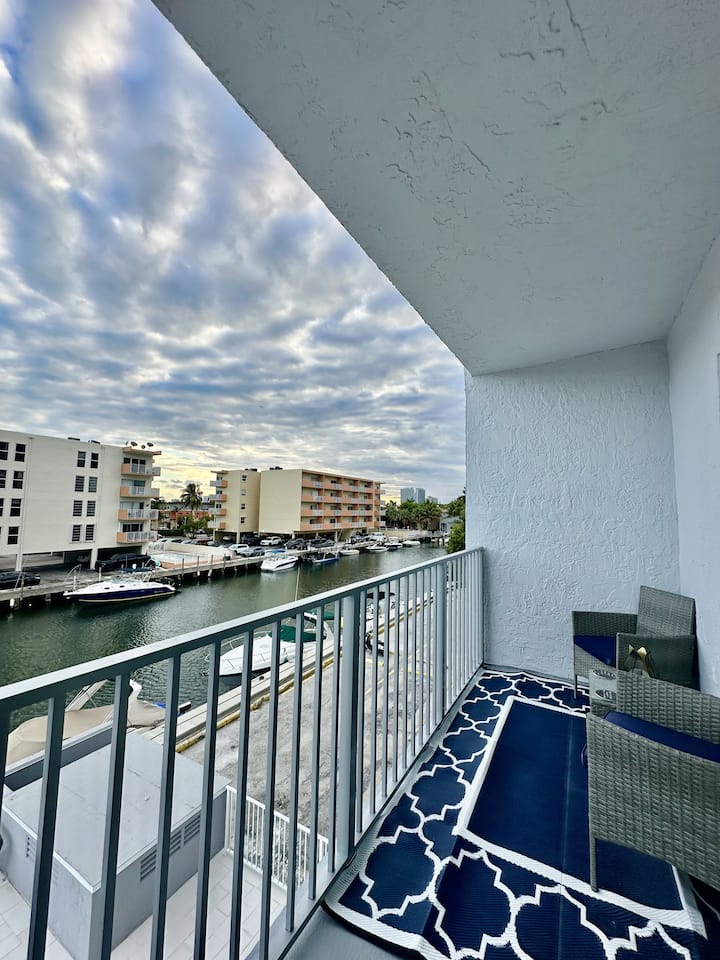 Quiet Waterfront Oasis•
Miami Sunset Views - Oleta River State Park, North Miami Beach