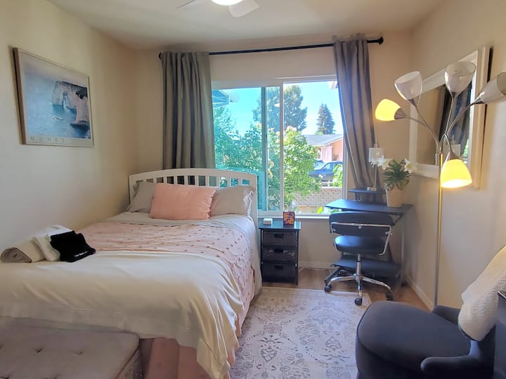 Bright Calm Room&workspace&coffee&+basic Breakfast - Petaluma, CA