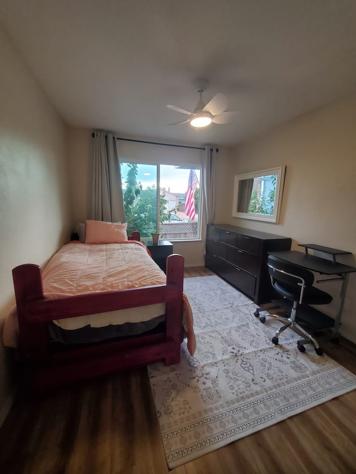 Peacefulpetaluma Room W/ Breakfast And Workstation - Petaluma, CA