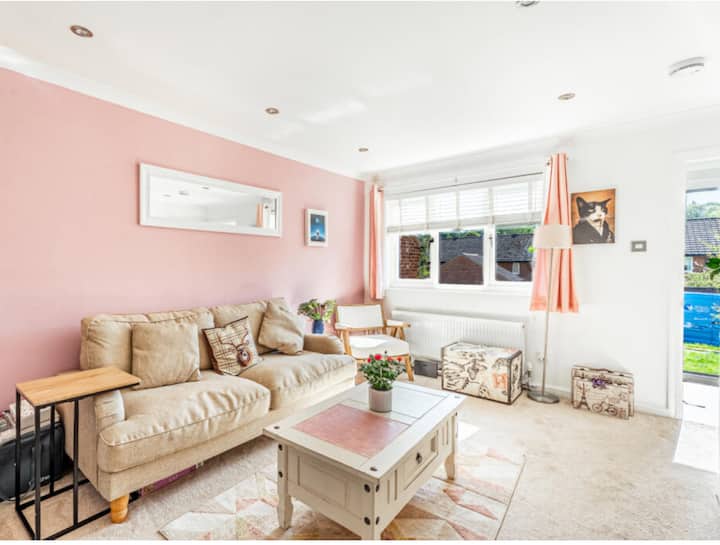 Cute And Cosy Two Bed House - Dunstable
