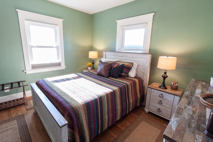 Upper Pointe | 2br/1ba W/ Full Kitchen - Cheyenne, WY