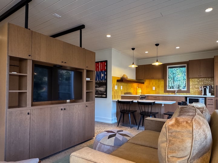 Luxury Studio At Mid Mod Monroe, Downtown, Private - Monroe, NC