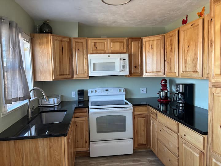 Cozy Home Near Downtown - Idaho Falls, ID