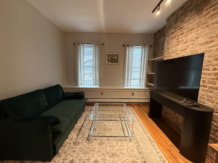 Calm & Private Hoboken Retreat - Hoboken, NJ