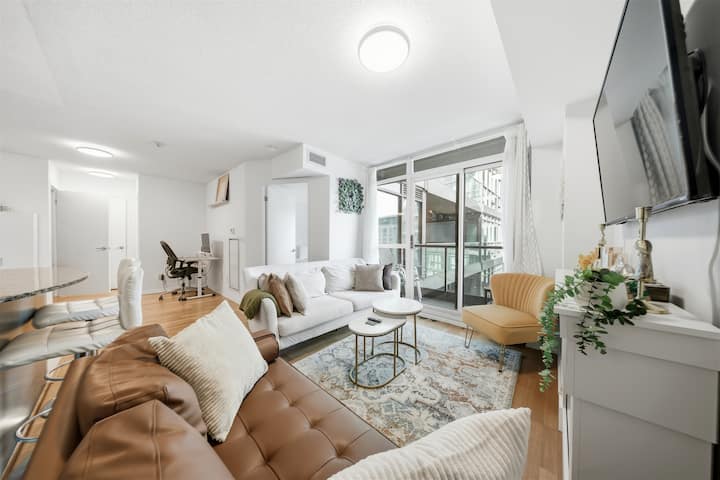 Stylish Suite W/free Parking|lakeshore & Fort York - Toronto