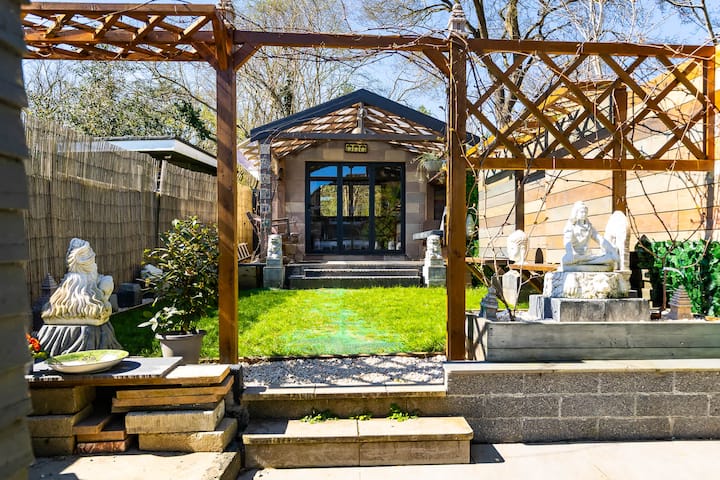 Family Home With Garden Room & Woodland Views - Oxford