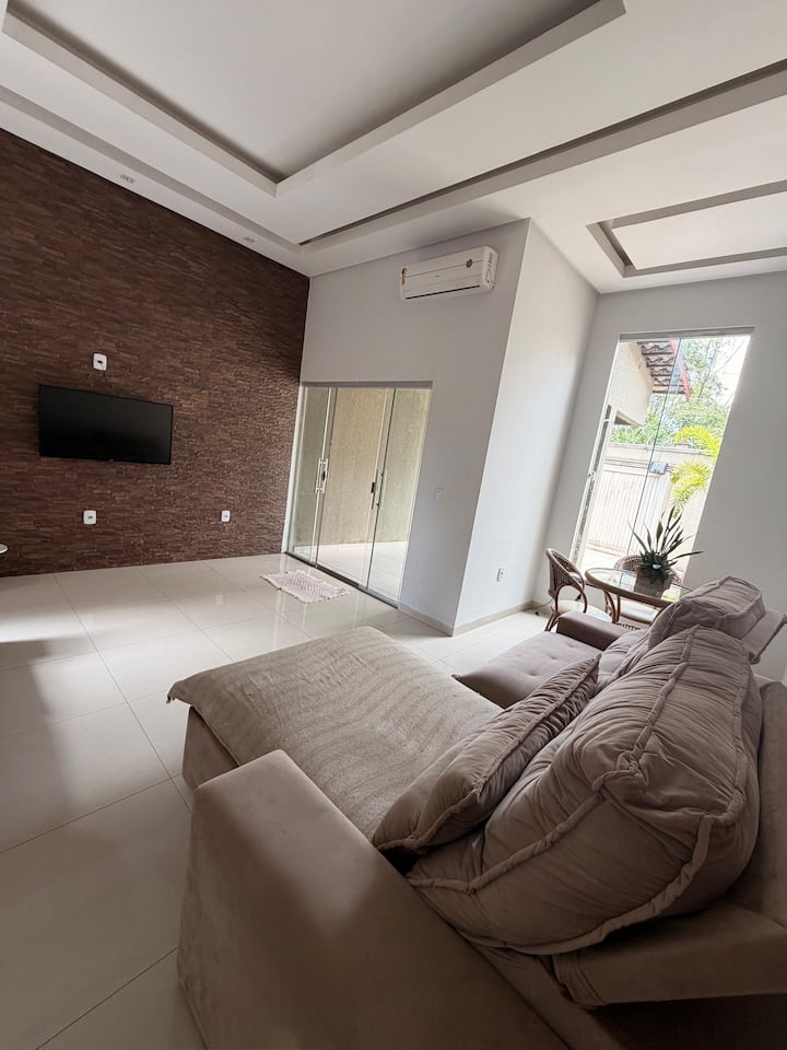 Casa Completa Com Churrasqueira E Ar-condicionado - Goiânia