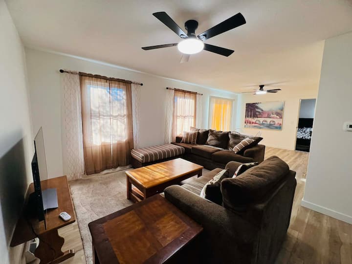 Quiet Home In Lake Community - Parkville, MO