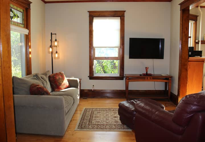 Cozy Two-bedroom With Charming Details. - Minnesota