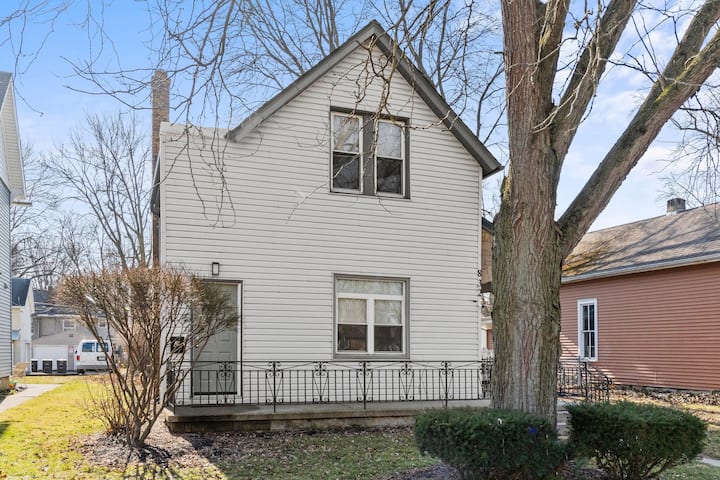 The White Egret On Lake Ave 3br/1ba 1st Floor Home - Johnny Appleseed Festival