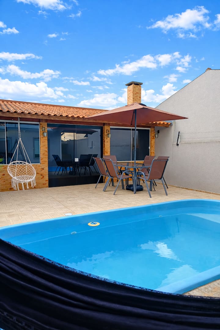 Casa Espaçosa Com Piscina Ideal Para Famílias - São José dos Pinhais