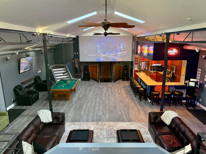 Steel City Modern Escape - Pittsburgh, PA