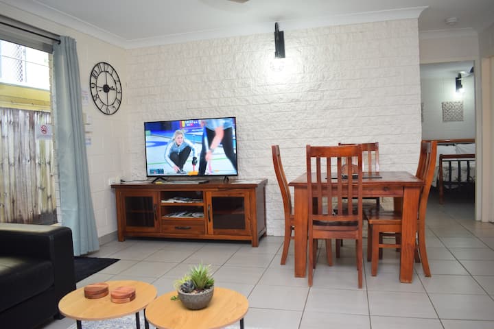 (G2) - Two Bedroom - Walk To City - Pet Friendly - Cairns