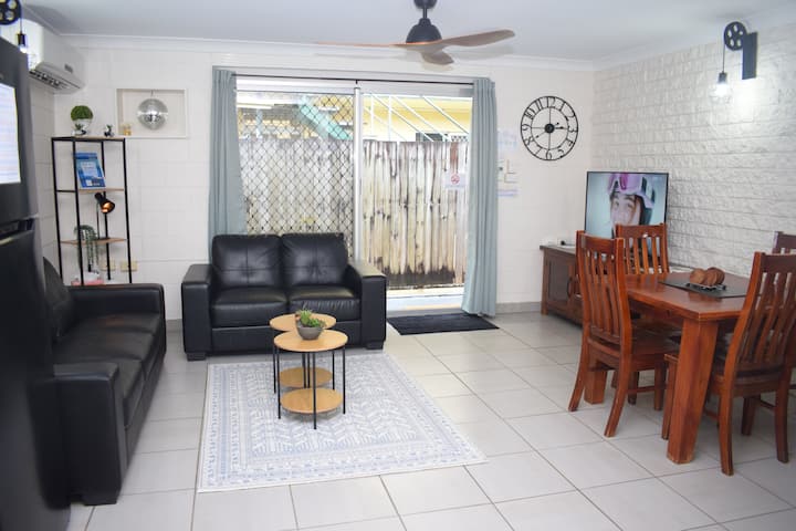(G2) - Two Bedroom - Walk To City - Pet Friendly - Cairns