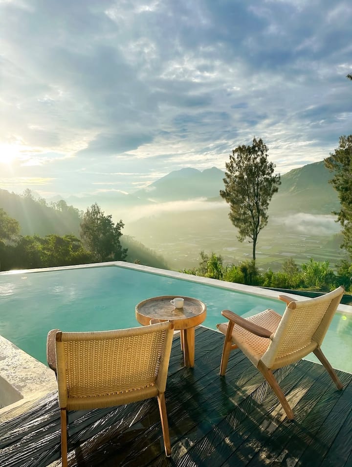 Alina Pinggan 
Tempat Terindah Dengan Gunung Batur - Kintamani