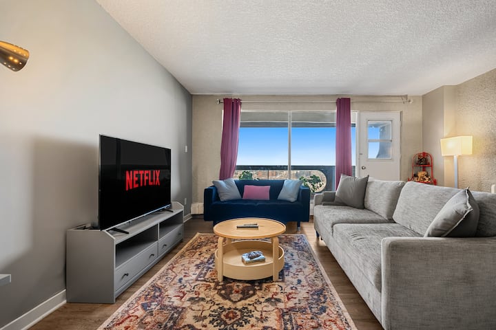 1br King Bed Dt | Parking| Gym| Sauna & Court - Calgary