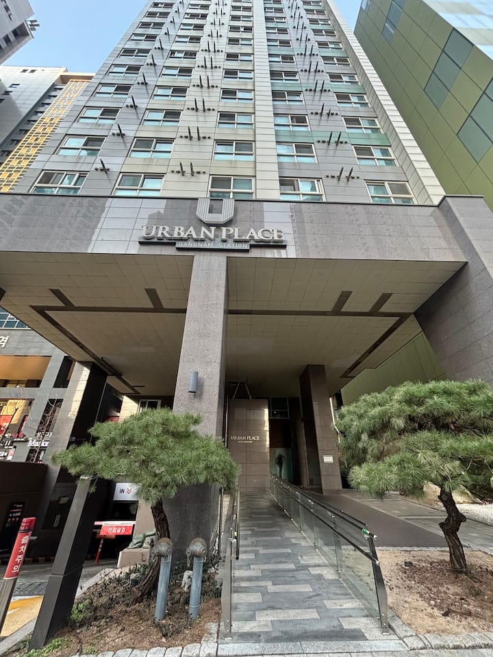 강남역 5분 | 공항버스 1분 | 여행·교통·생활편의 최적 - Seoul