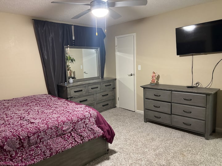 Oak Park Studio - Mission, KS