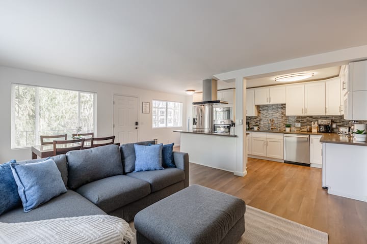 Epicurean Retreat Near Light Rail Station - Seattle