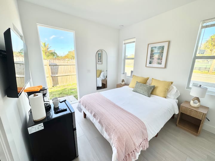 Cozy And Modern Studio In West Palm Beach - West Palm Beach, FL