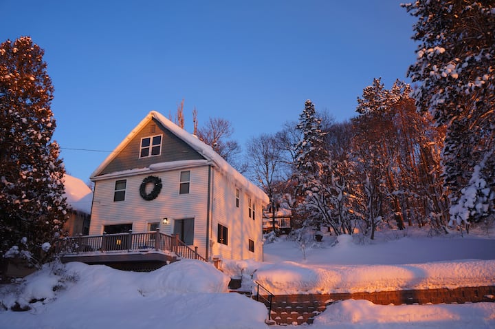 Hancock Hill House: New Listing! 3br, 2ba Near Mtu - Houghton, MI