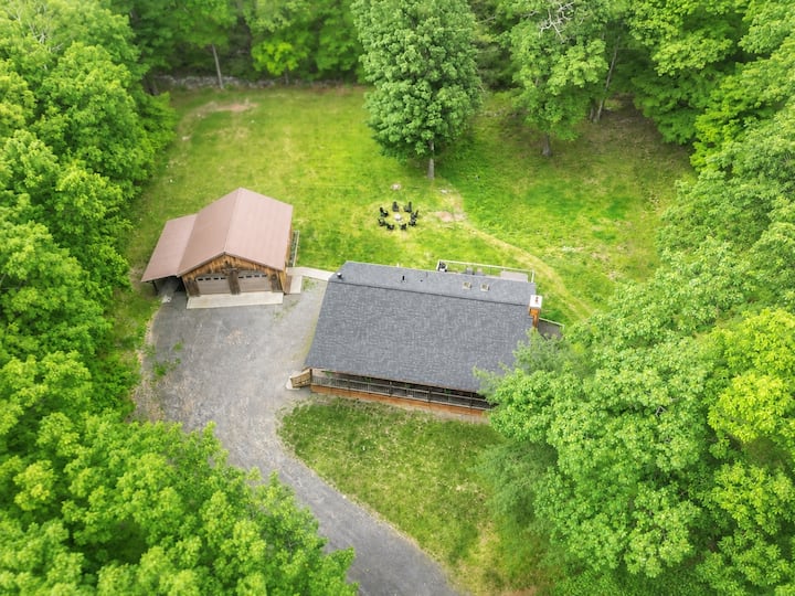 Private Catskills Cabin On 9 Acres + Hot Tub - Leeds, NY