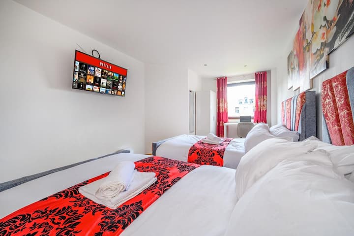 *F302*- Welcoming & Stylish Balcony Flat - Bradford