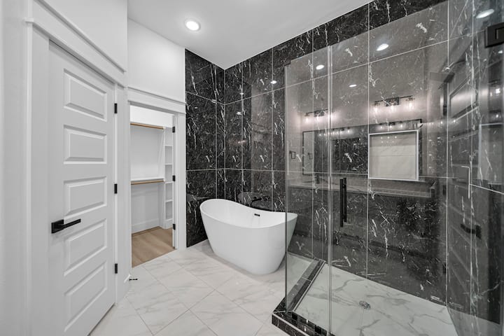 Modern Gated Retreat Near Med Center And Nrg - Houston
