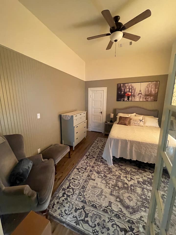 Downtown Get-a-way! - Hanford, CA