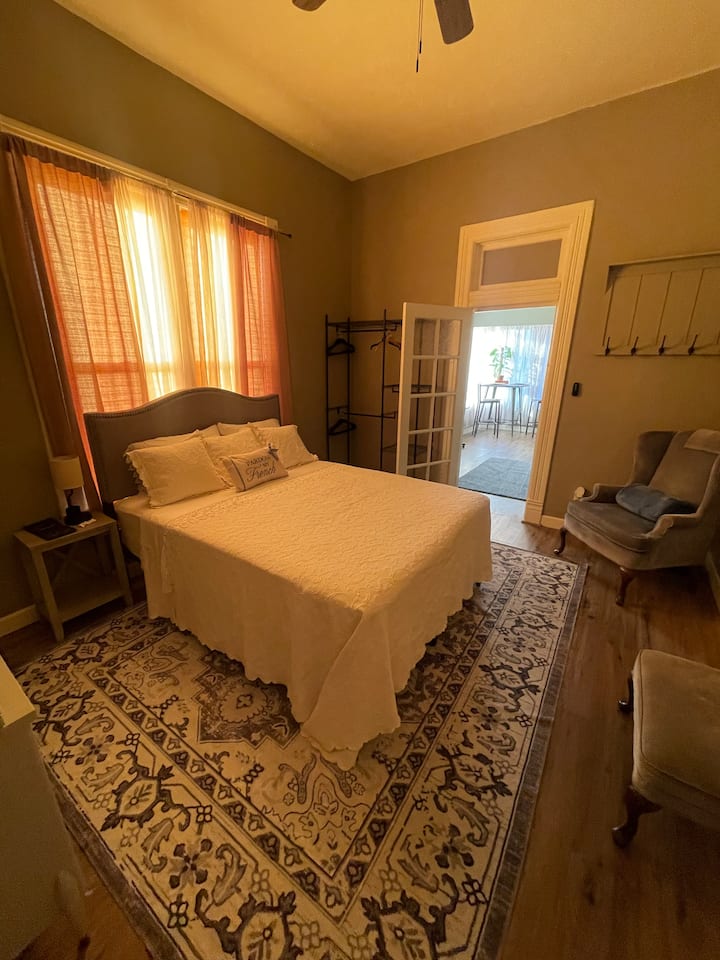 Downtown Get-a-way! - Hanford, CA