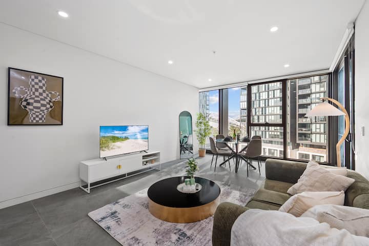 Modern 2br Near Olympic Park | Parking, Pool & Gym - Parramatta
