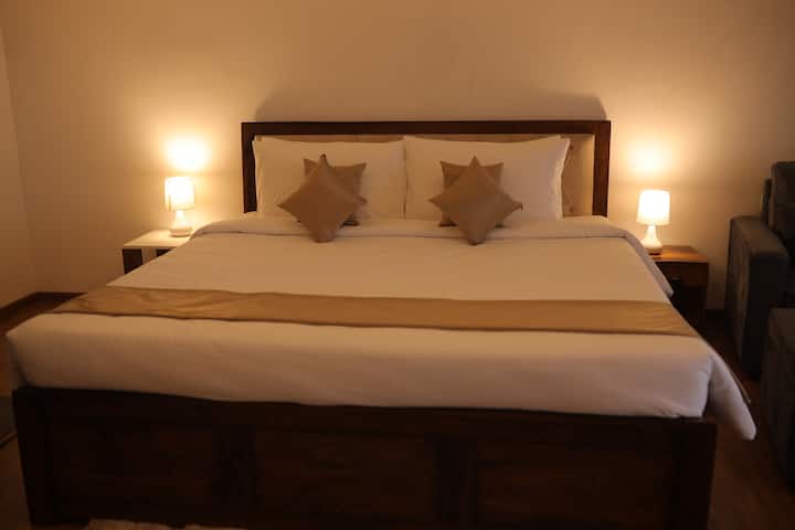 Memories At The Blue Mountains - Mist Path Suite - Kotagiri