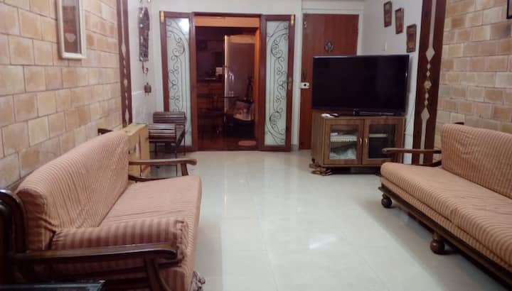 Convenient Living In Santacruz West– Spacious 2bhk - Mumbai
