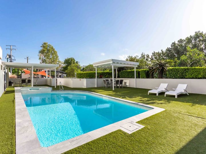 Spacious Apartment With Stunning Water Views - Maroochydore