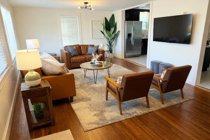 South Nashville Cottage, Broadway Is Back! - Nashville, TN