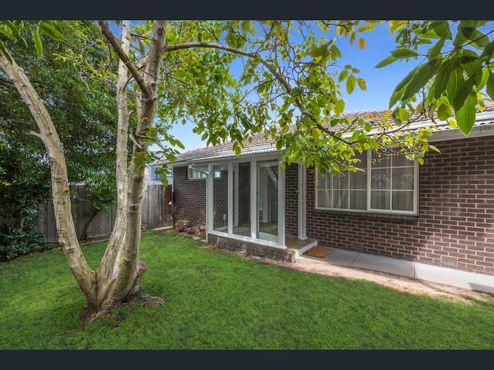 House In Monash Central To A Range Of Lifestyles - Notting Hill