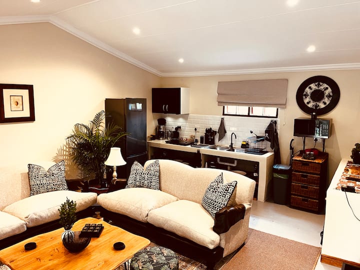 Haze Inn Cottages - Crowned And Blue - Mooi River