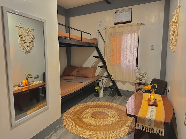 Balay Baybay: Sirena Studio |Cozy Small Group Room - Bolinao
