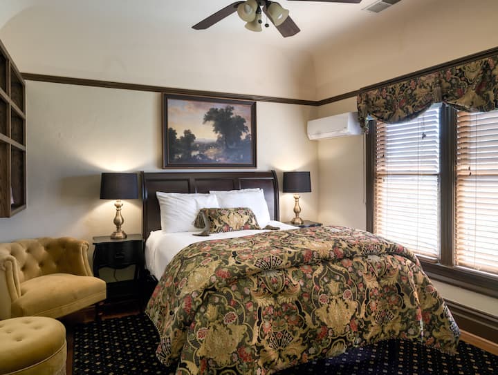 Biblio - Mins From Downtown - Napa, CA