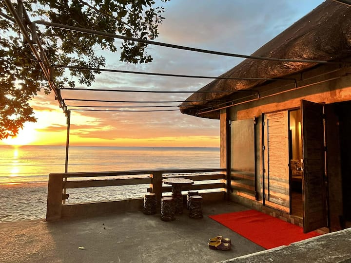 Private Beachfront Escape. 10 Steps To The Ocean. - Philippines