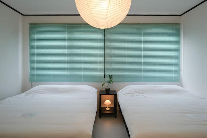 [항향야화]부산역 도보5분/청소비x/짐보관가능/매일침구교체/오픈특가 - Busan Station