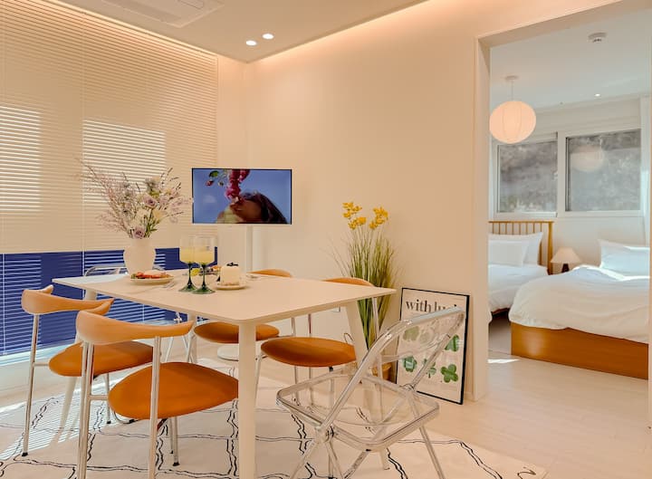 신축 E/v | 새절역 3분 | 
홍대 명동 이태원 | 
은은한 햇살의 시간 - Seoul