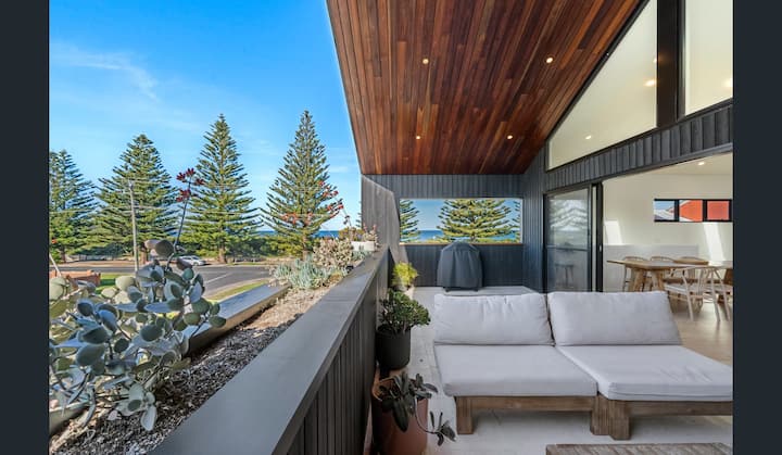 Luxury Retreat Across Road From Beach With Pool - Broulee