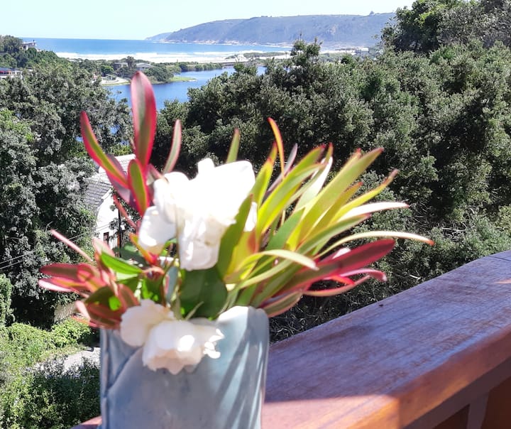 Summer House With Lagoon & Ocean Views - Victoria Bay