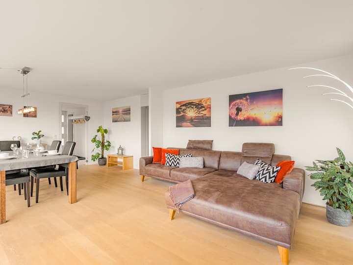 Modern Living Mit Panorama-wintergarten & Tv - Aarau