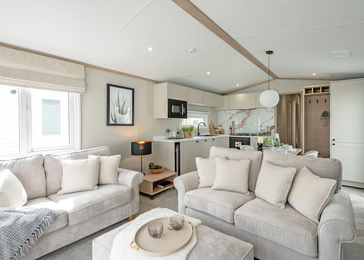 Premium 4-bedroom Holiday Home Sleeps 8 - Helston