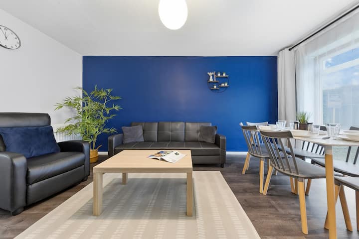 4br • Longer Stay Discount • Contractor Digs • New - Crawley