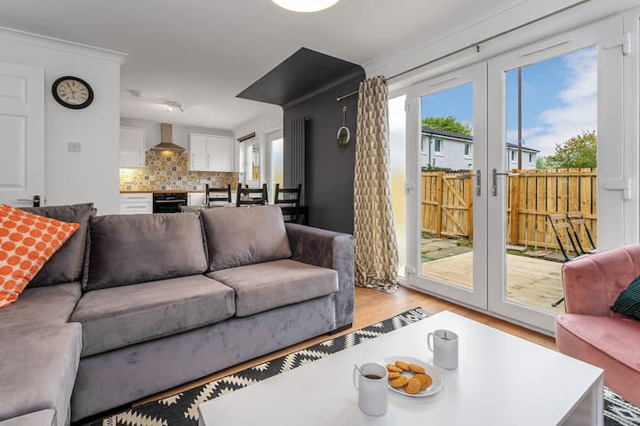 A Large Family Home 3bath Free Parking - Livingston